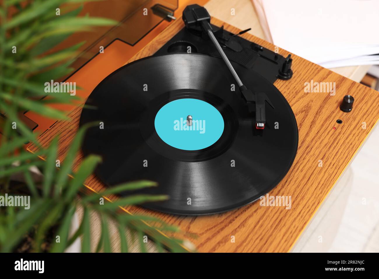 Turntable equipment audio amplifier hi-res stock photography and images ...