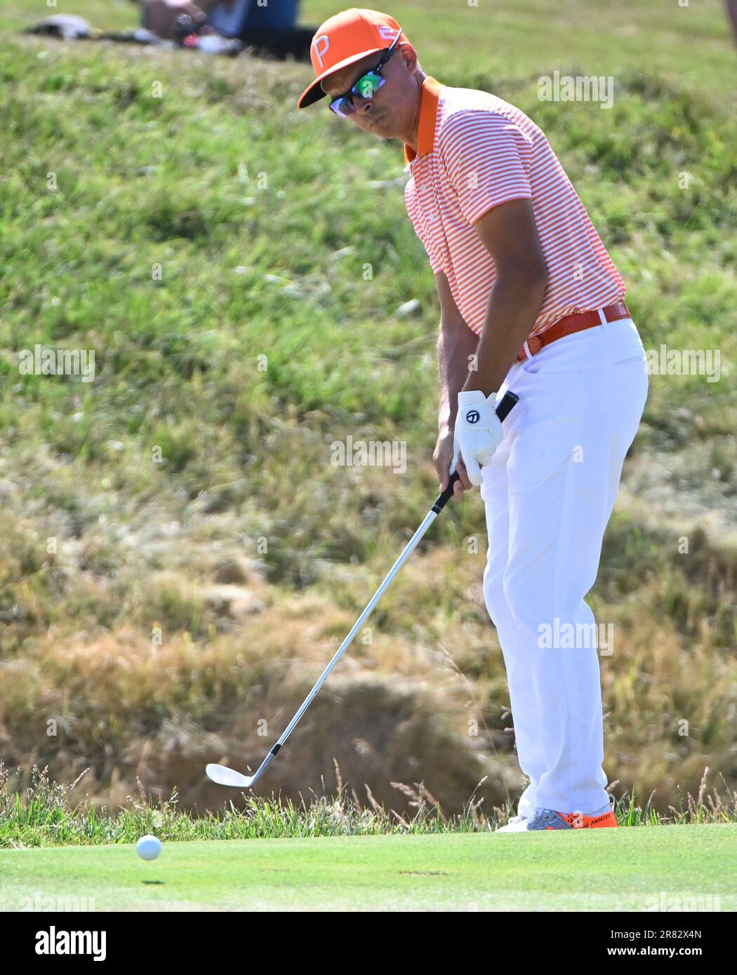 Los Angeles, United States. 18th June, 2023. Rickie Fowler chips up to ...