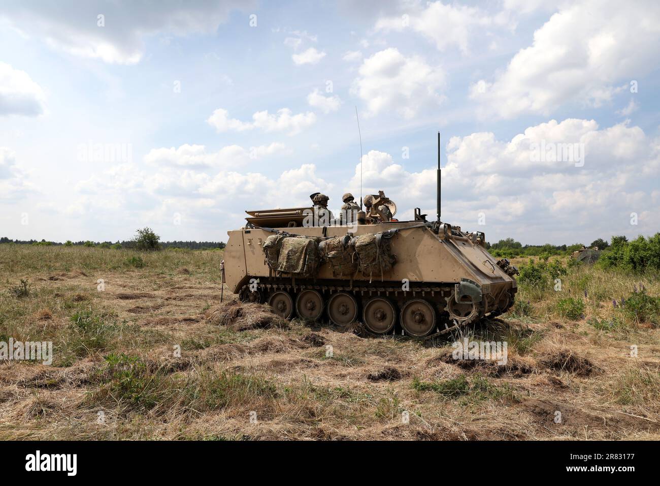 U.S. Army Soldiers with Headquarters and Headquarters Company, 1st ...