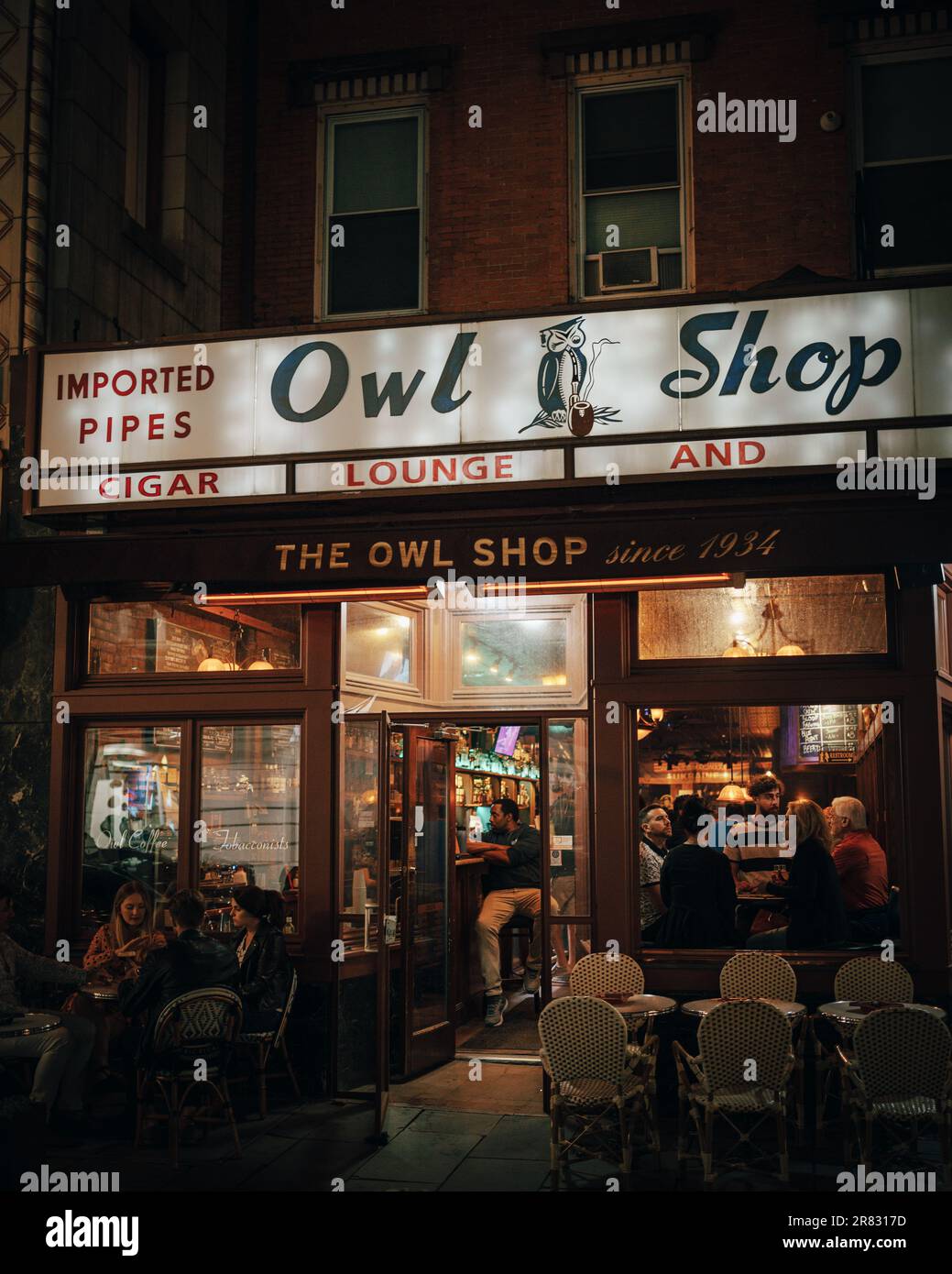 Owl vintage hi-res stock photography and images - Alamy