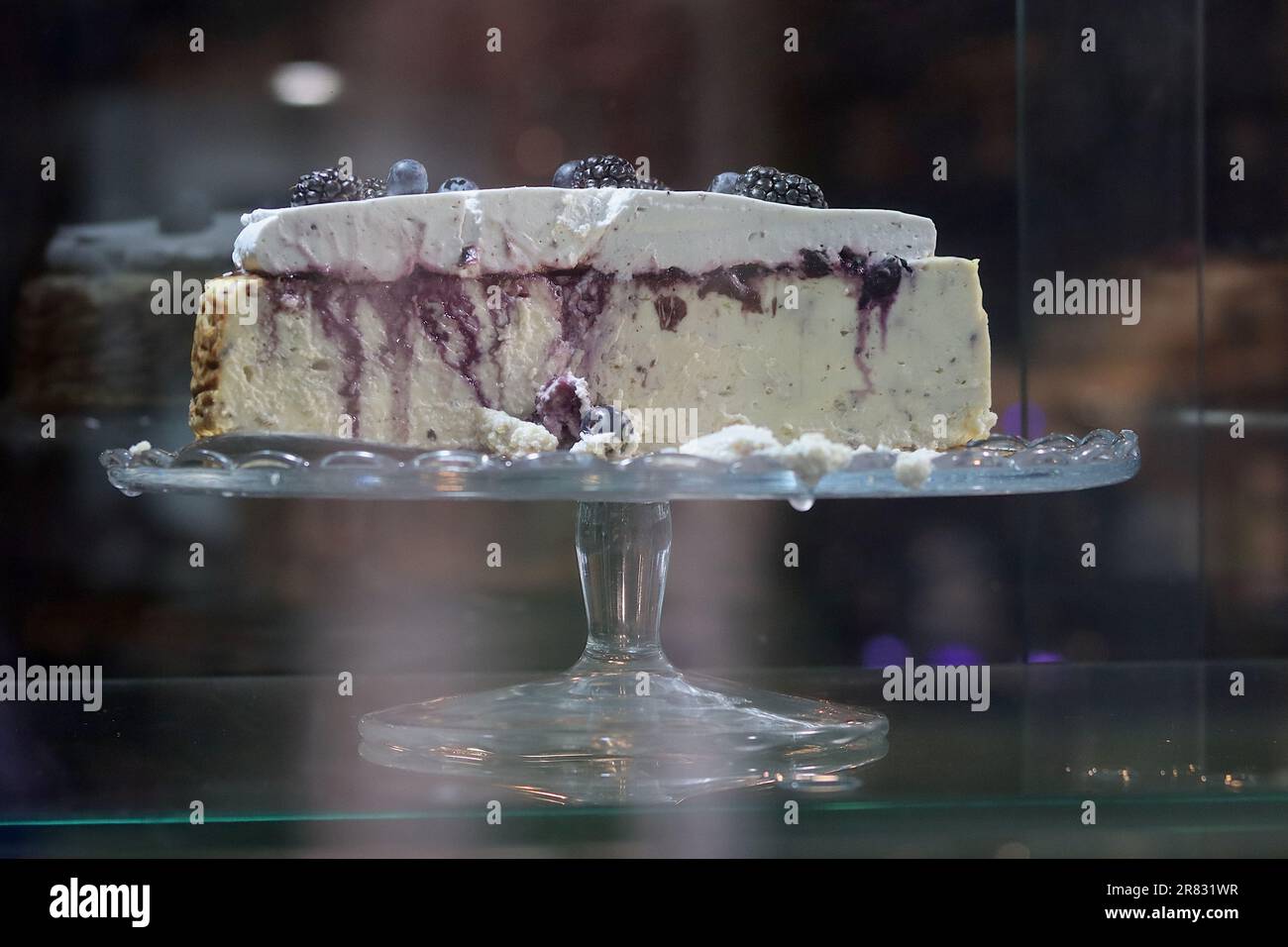 Bakery window display hi-res stock photography and images - Alamy