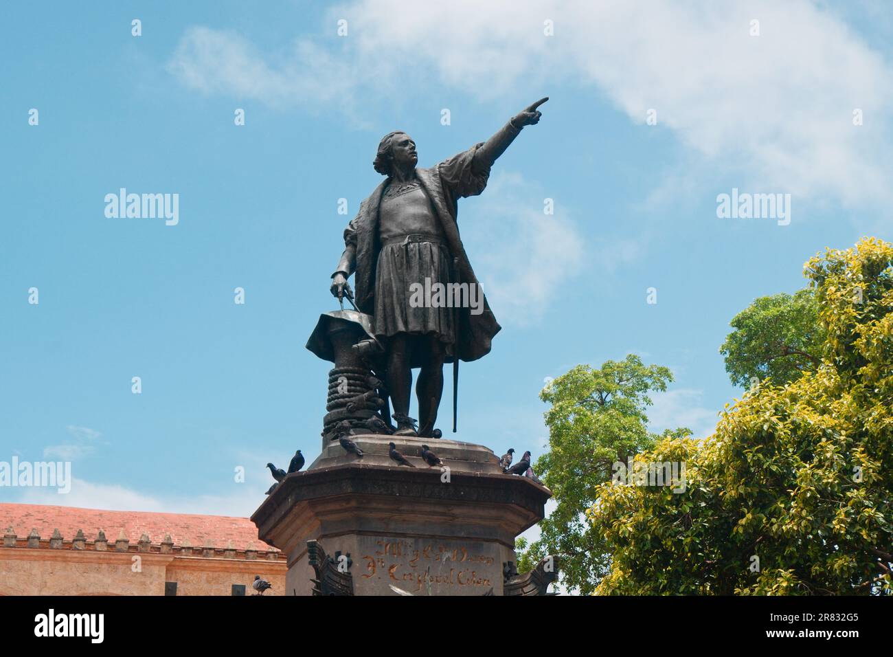 Columbus Statue and Cathedral, Parque Colon, Santo Domingo. Dominican ...