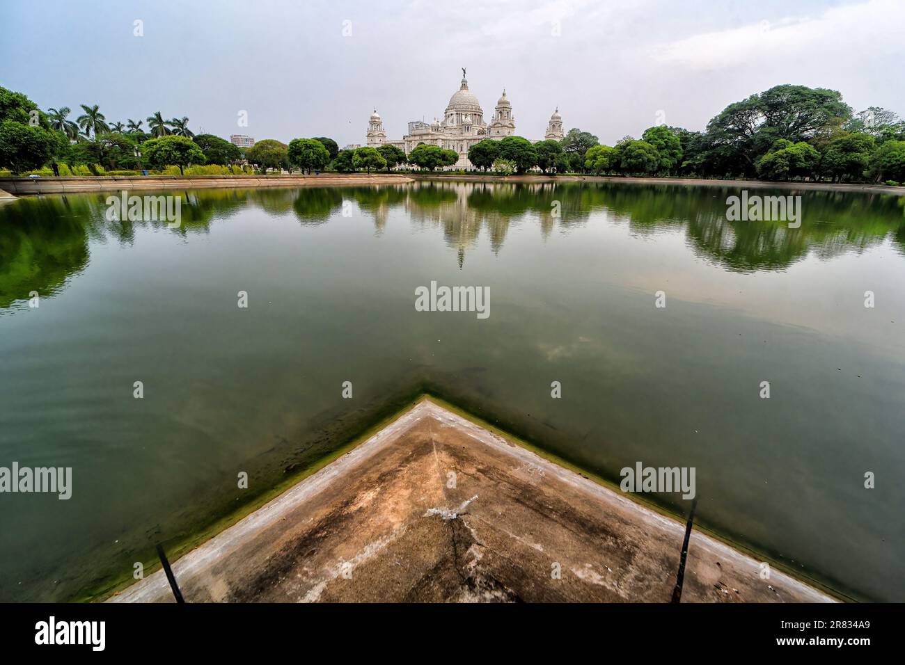 Kolkata, India. 18th June, 2023. Reflection of the Victoria Memorial ...