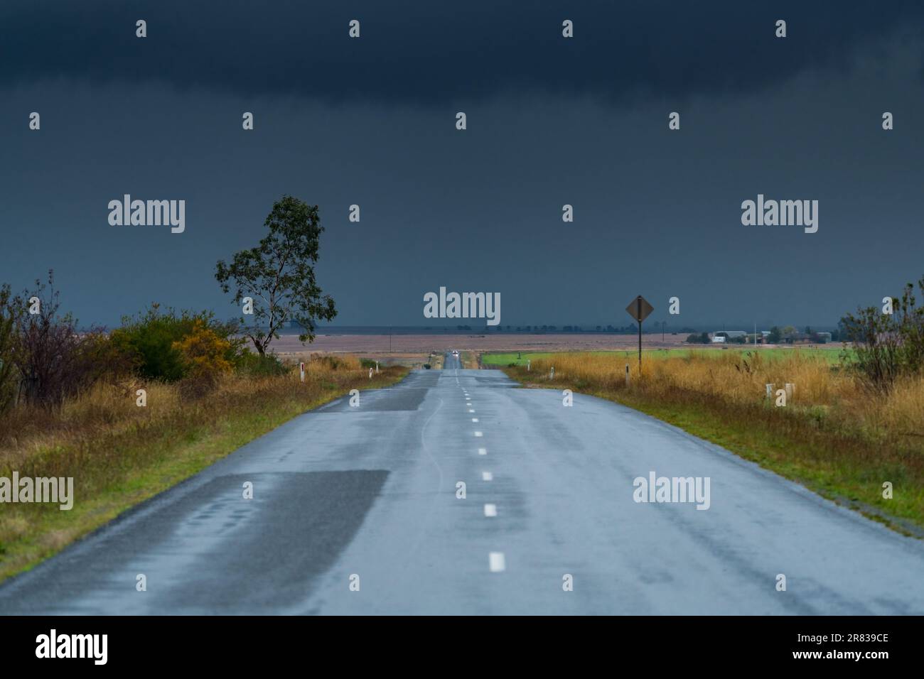 Country road australia hi-res stock photography and images - Alamy