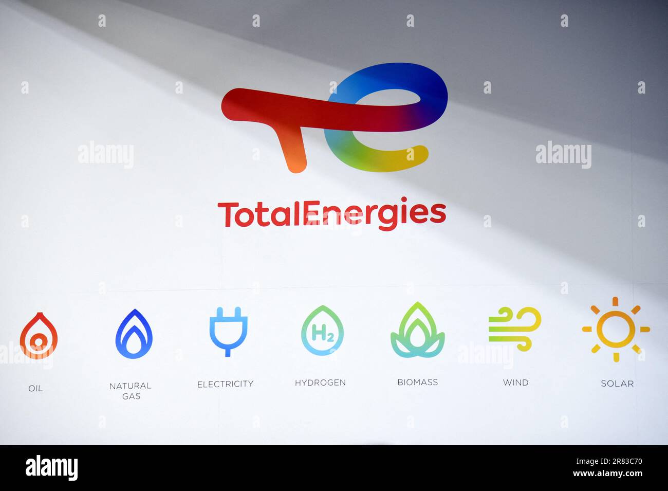 Totalenergies logo hi-res stock photography and images - Alamy