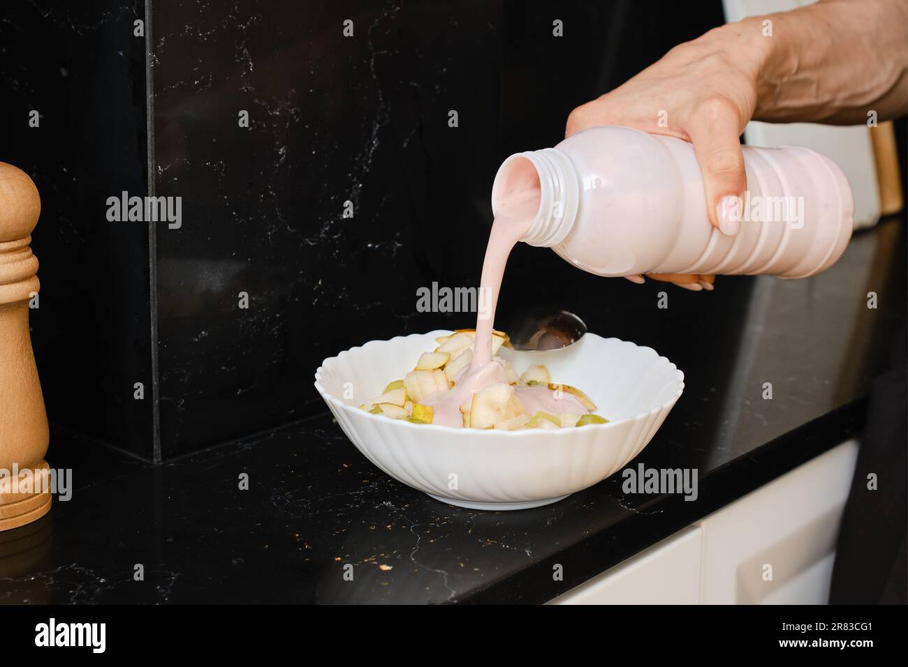 Pouring smoothie up close hi-res stock photography and images - Alamy