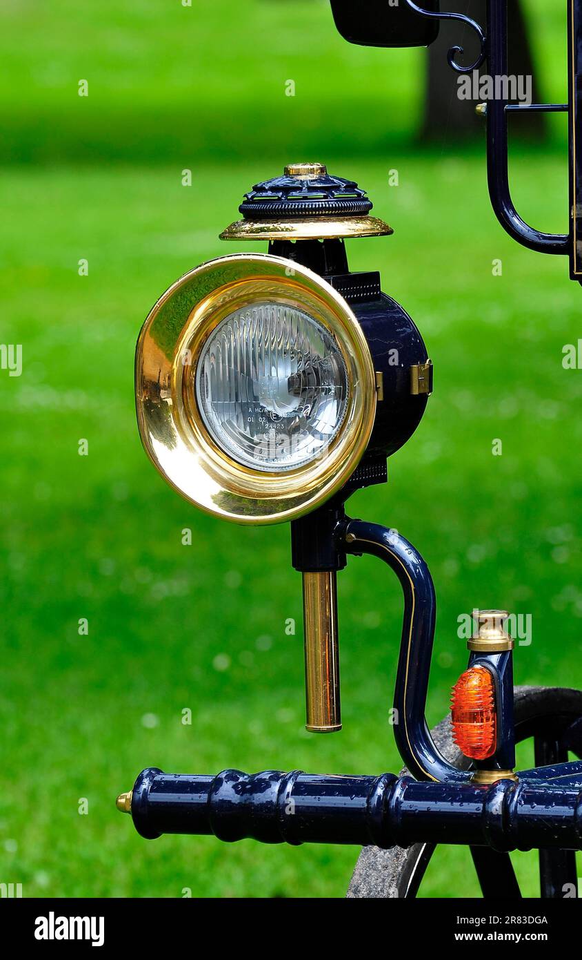 Lamp on the vintage car Stock Photo - Alamy