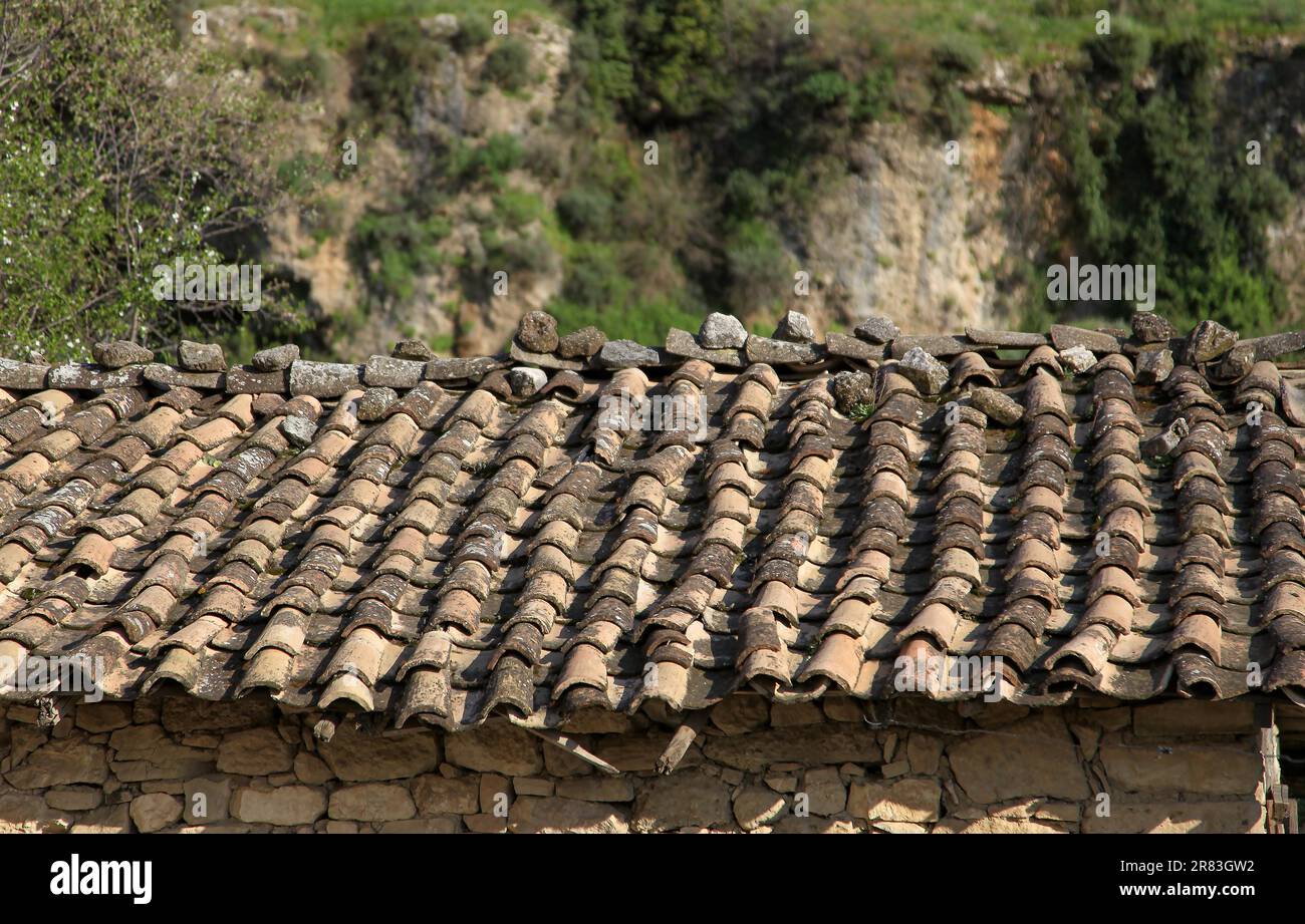 Old weathered hay barn hi-res stock photography and images - Alamy
