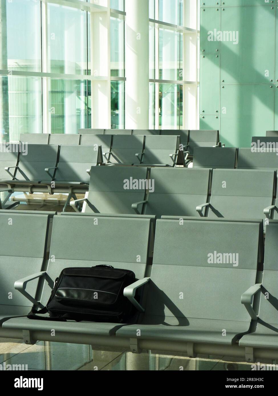 Unattended computer suitcase at Barcellona airport Stock Photo - Alamy