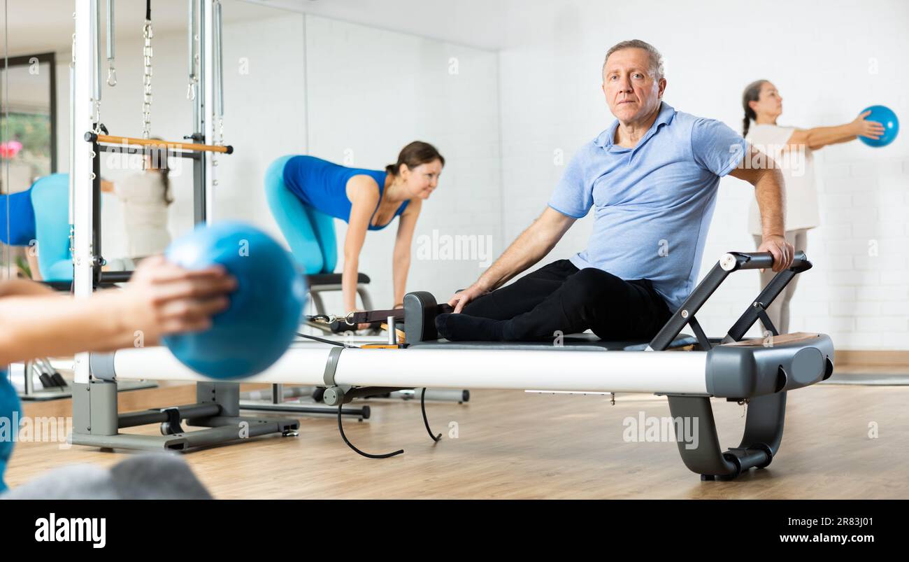 Pilates reformer rotation hi-res stock photography and images - Alamy