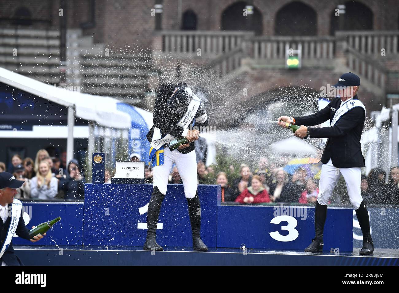 Winner Henrik von Eckermann (center), Sweden, runner-up Shane Breen ...