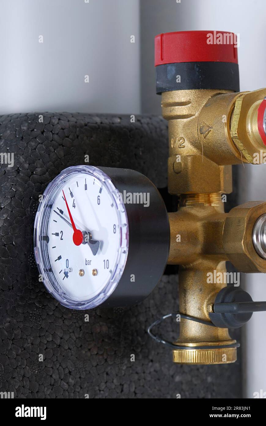 Manometer of a heating system Stock Photo - Alamy