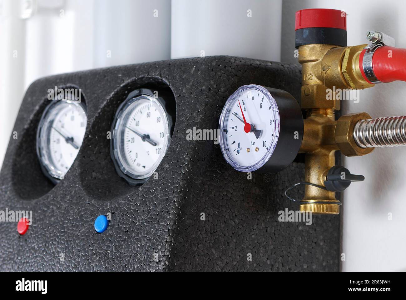 Manometer of a heating system Stock Photo - Alamy