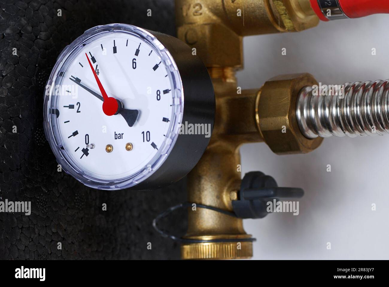 Manometer of a heating system Stock Photo - Alamy