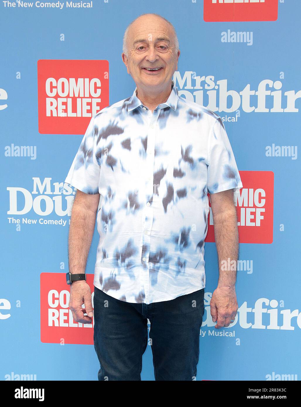 Mrs doubtfire gala performance hi-res stock photography and images - Alamy
