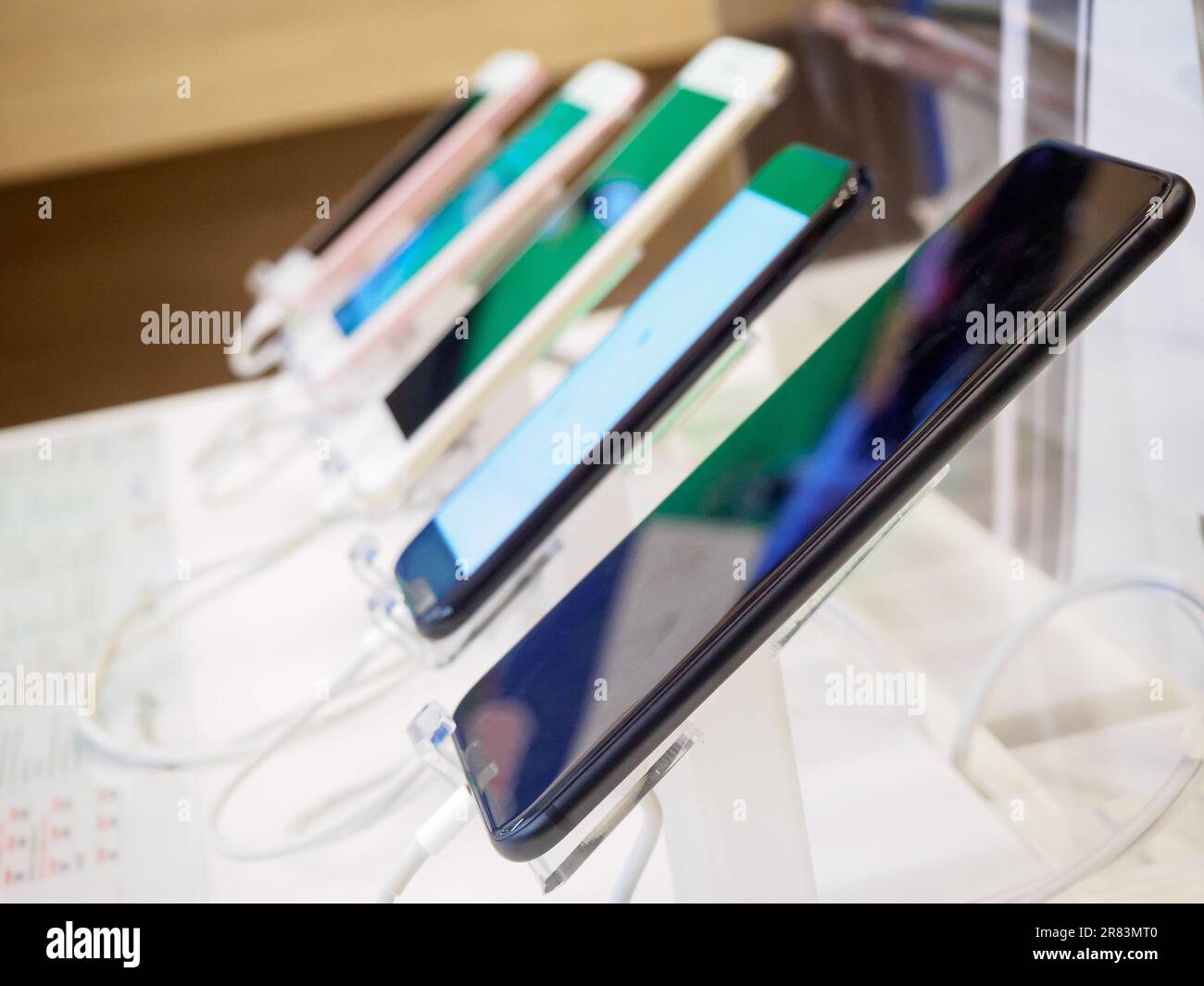 mobile smartphone in electronic store Stock Photo - Alamy