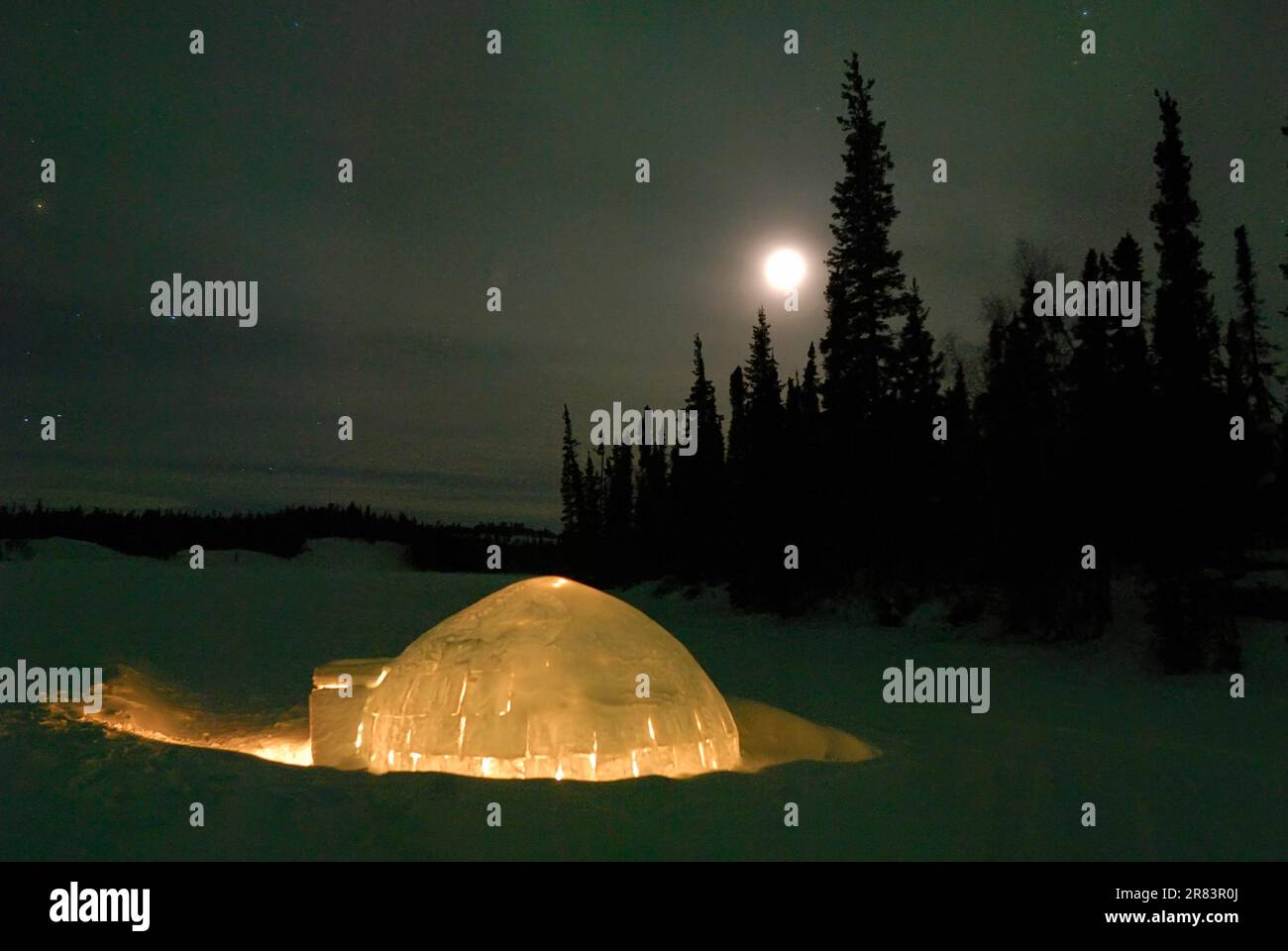 Igloo and full moon, Northwest Territories (Aurora borealis), Canada ...