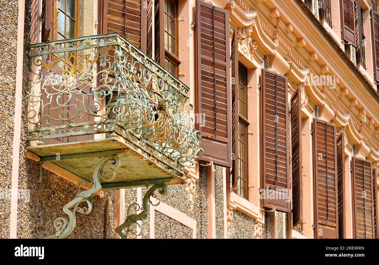 Black metal balcony hi-res stock photography and images - Alamy