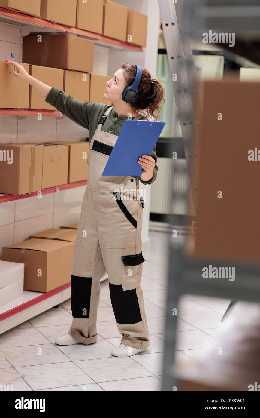 Carton boxes with supply chain hi-res stock photography and images - Alamy