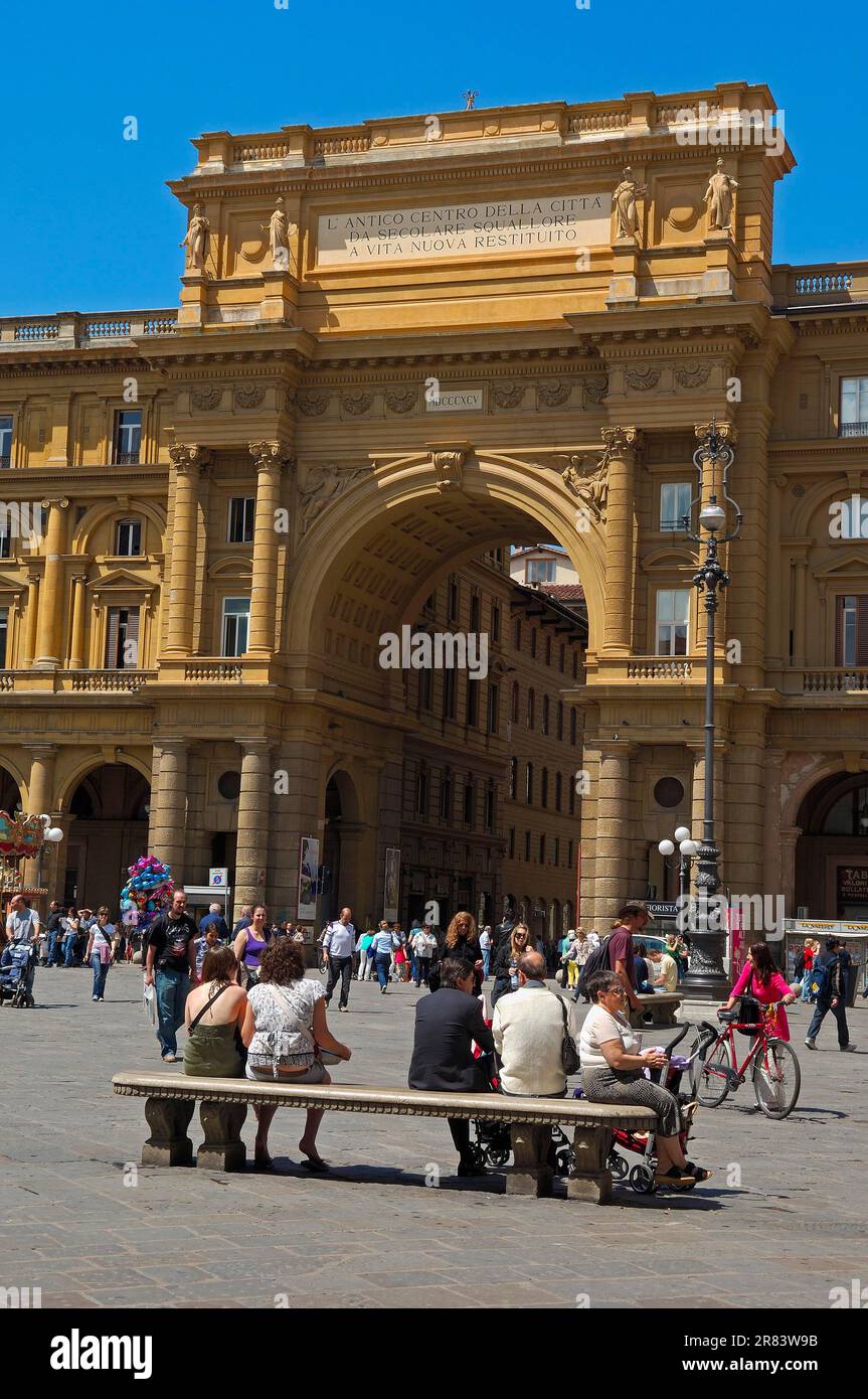 Florence, Piazza della Repubblica, Republic square, Tuscany, Italy ...