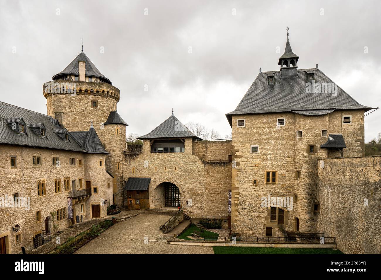 Chateau de Malbrouck. Malbrouck Castle. Burg Malbrouck Stock Photo - Alamy