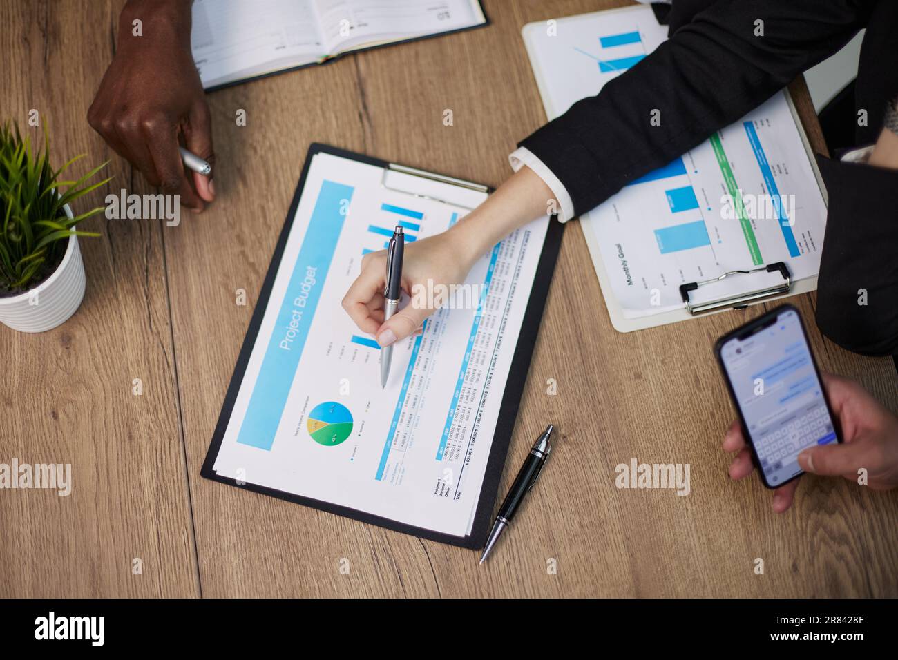 Business strategy graph analysis hi-res stock photography and images ...