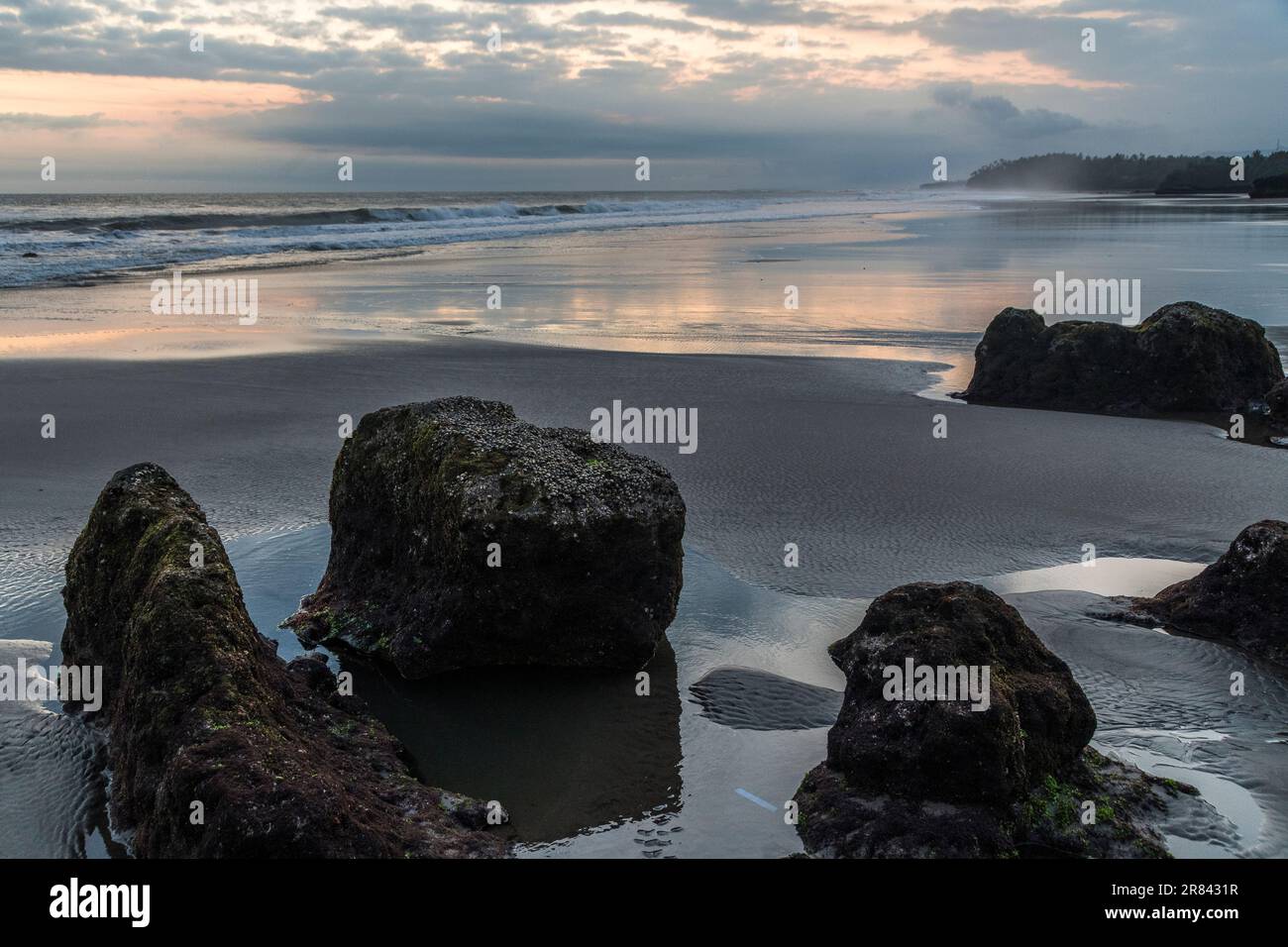 Batu lumbang beach hi-res stock photography and images - Alamy