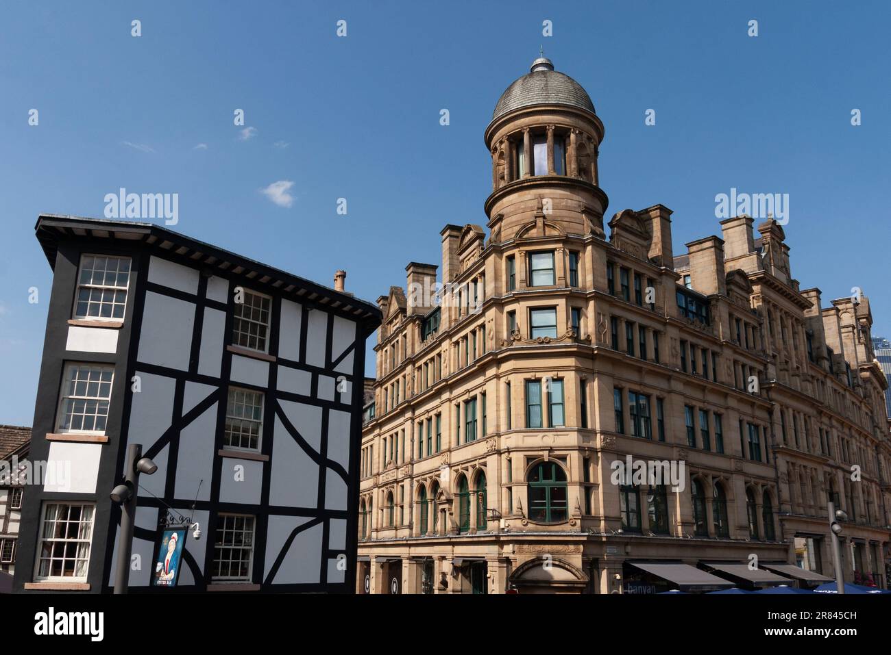 Sinclair's Oyster Bar and The Corn Exchange Manchester Stock Photo - Alamy