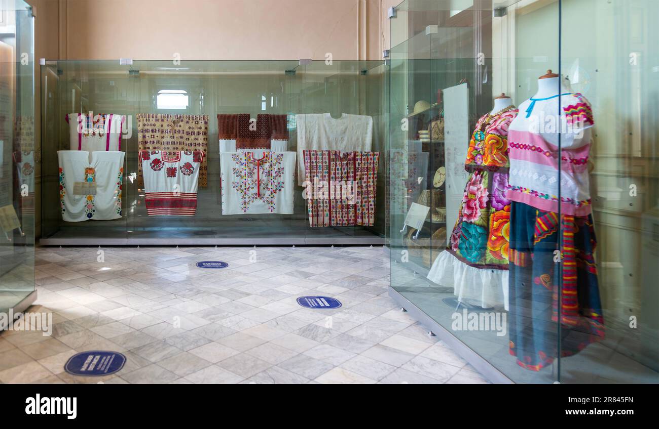 Display of Mayan style women's clothing and textiles, Museo de Arte ...