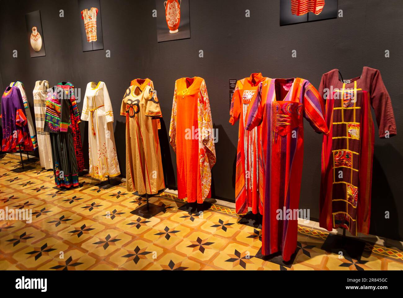 'Transposicion' exhibition by Marjorie Skouras of 1960s-1970s female ...