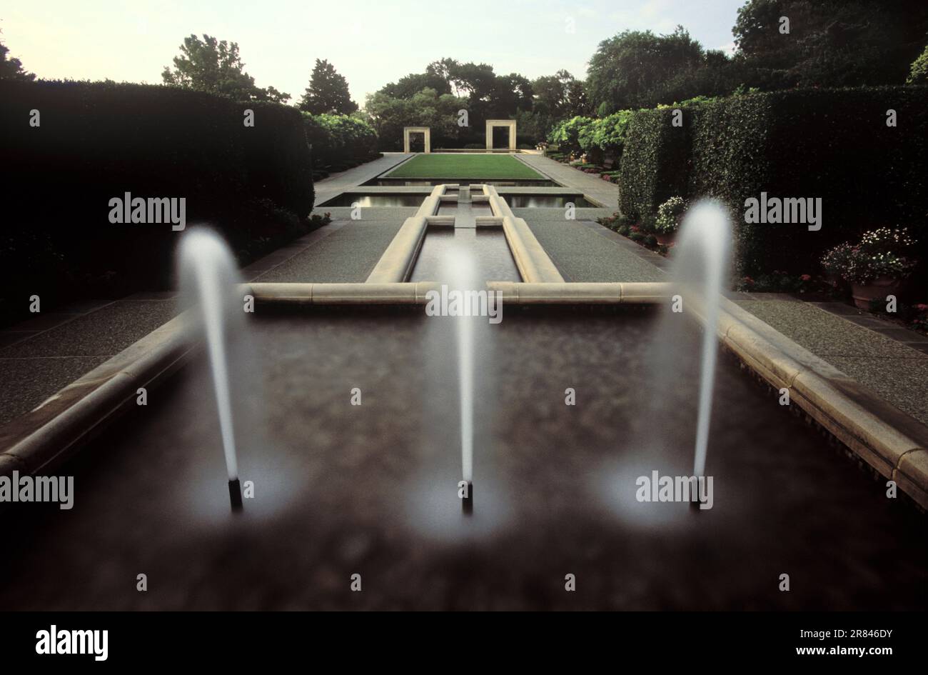 Arboretum reflecting pool and fountain Stock Photo - Alamy