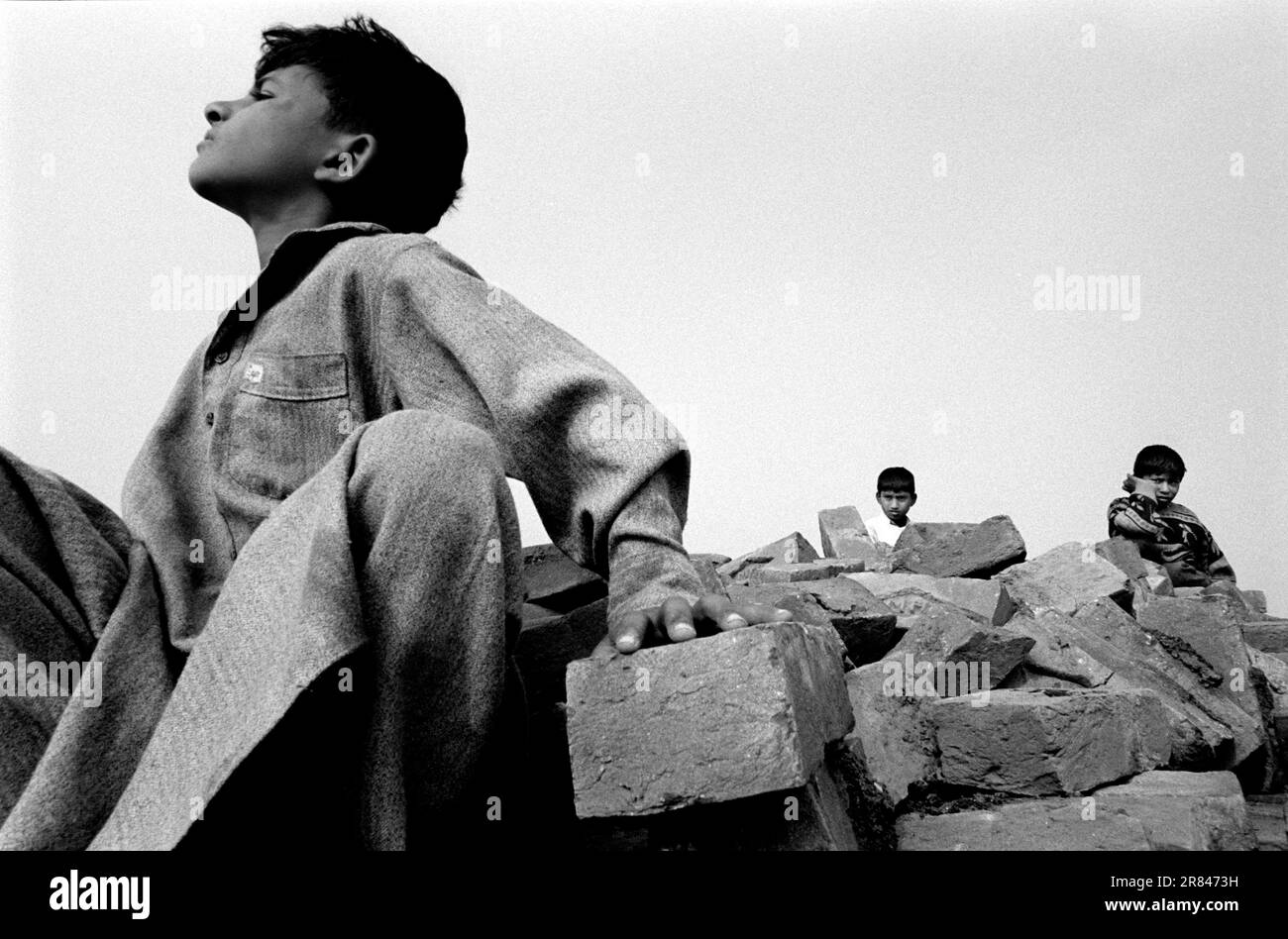 Pakistan child factory hi-res stock photography and images - Alamy