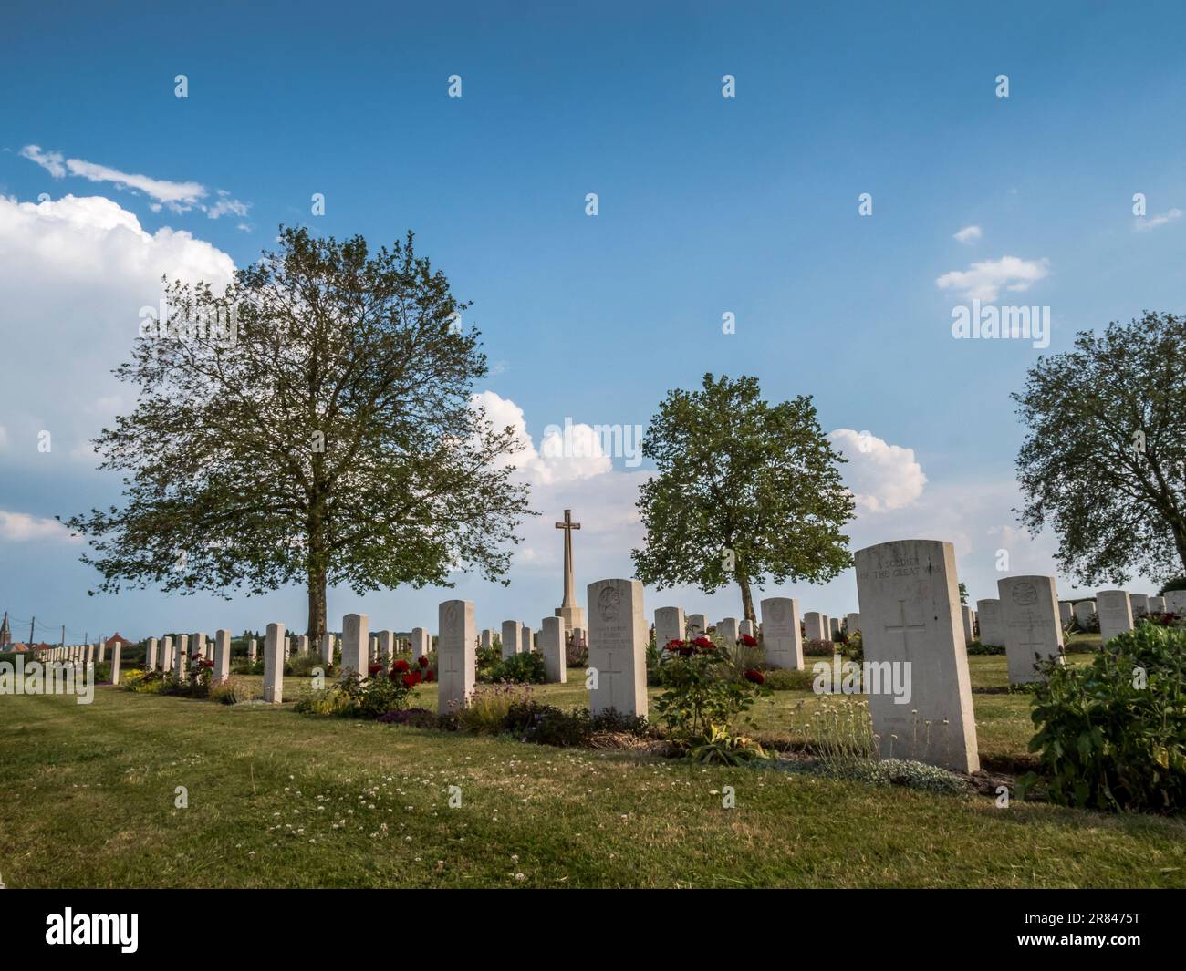 The image is of the CWGC WWI Wulverghem-Lindendenhoek Military Cemetery ...