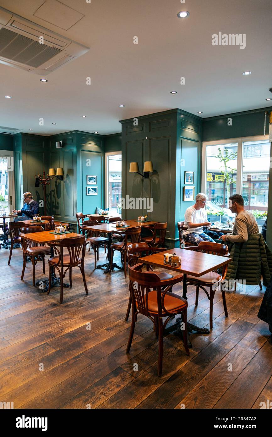 Interior tea hi-res stock photography and images - Alamy