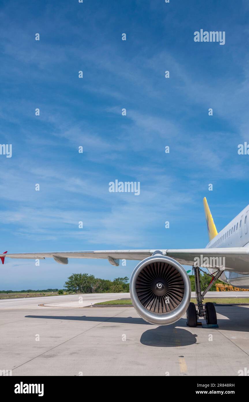 Aircraft in the repair and maintenance Stock Photo - Alamy