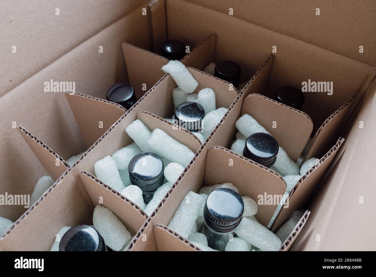 Filling and packing hi-res stock photography and images - Alamy