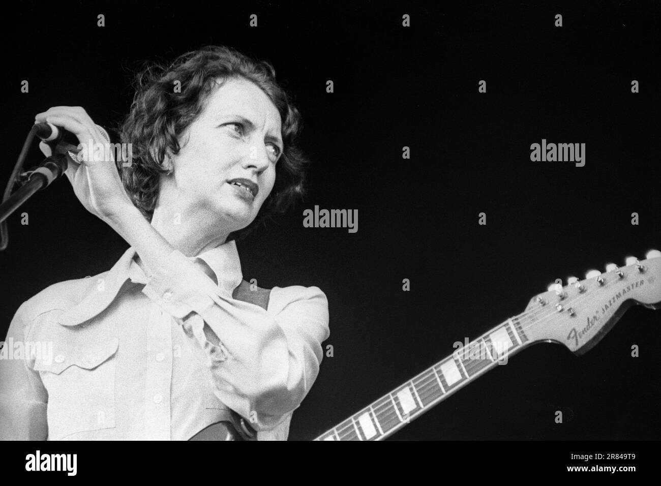 Mary Hansen (1966-2002) of Stereolab playing on the main stage at ...