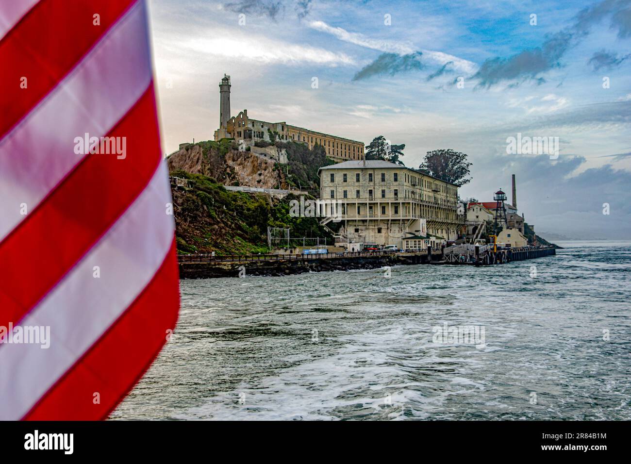 Island in the middle of the San Francisco Bay where the famous federal ...