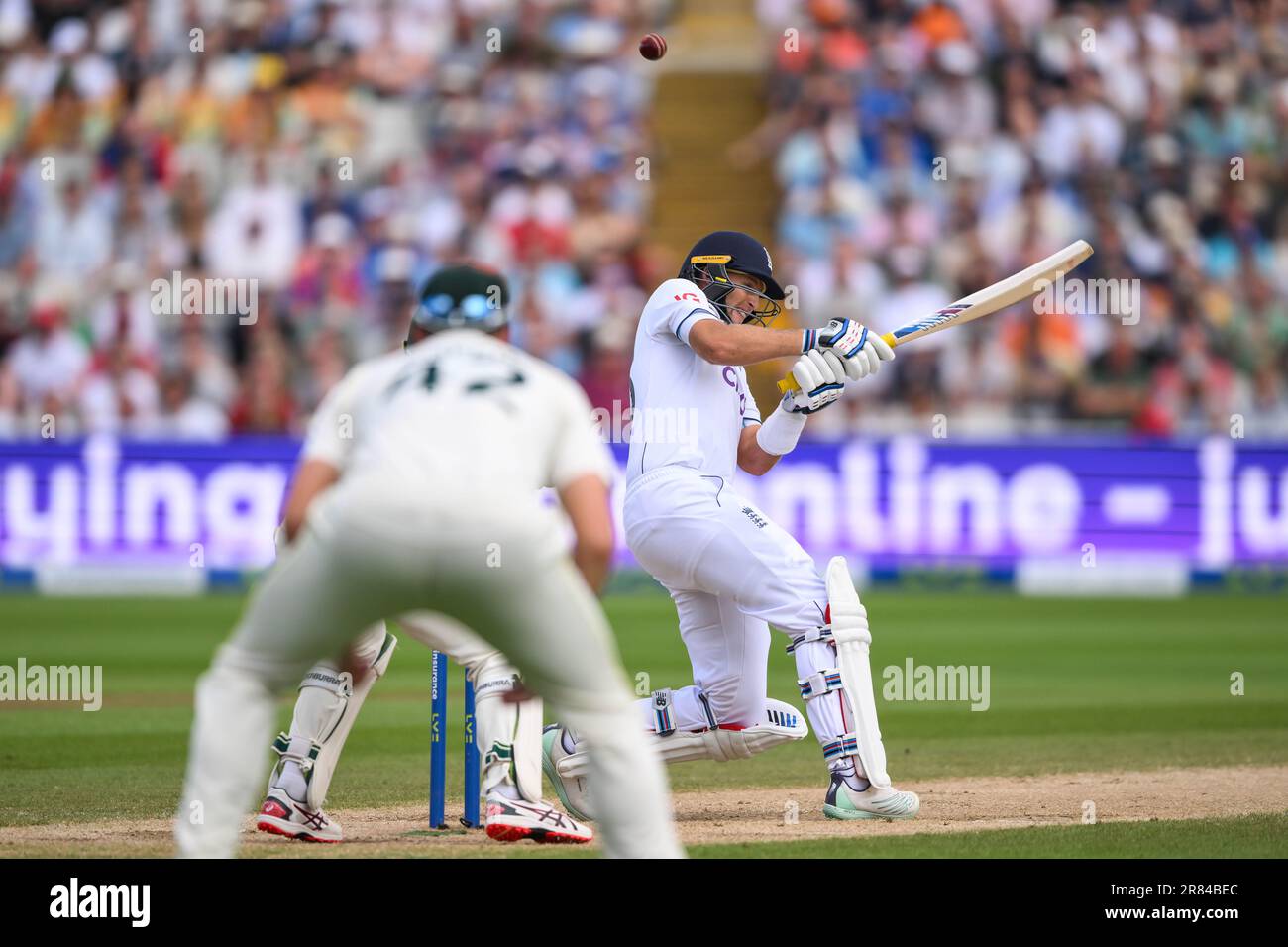 Reverse scoop hi-res stock photography and images - Alamy