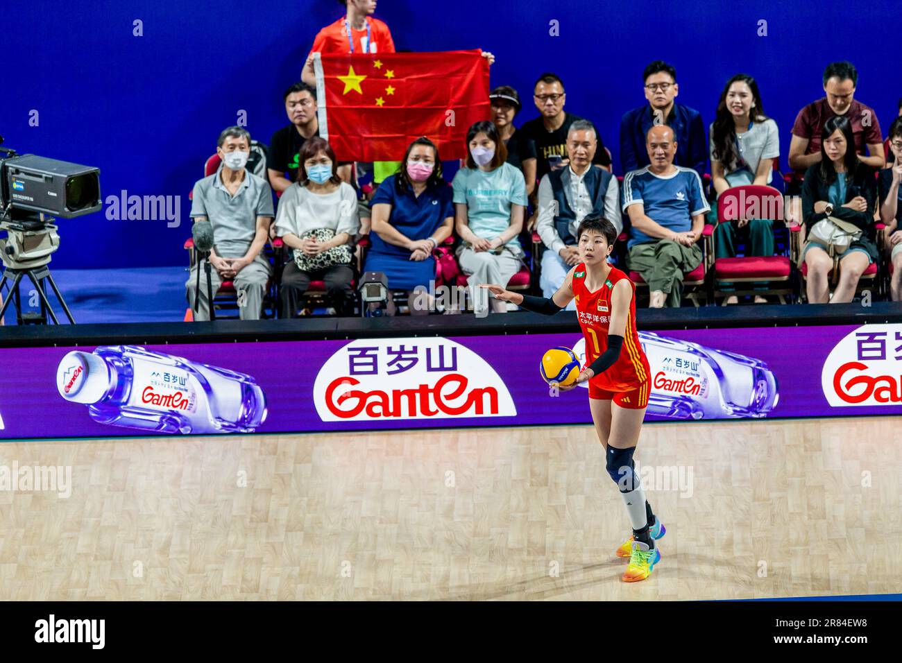 Yuan Xinyue (#1) of China seen in action during the preliminary match ...