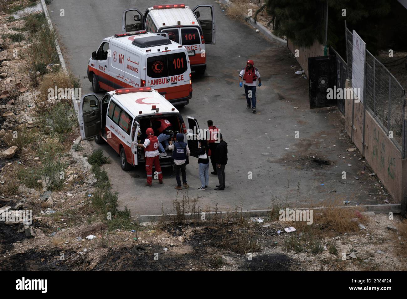 Palestinian Red crescent paramedics evacuate a journalist injured when ...