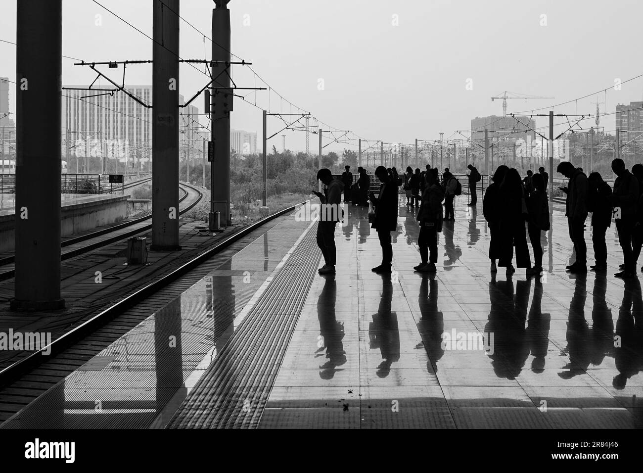 A grayscale shot of a large group of people gathered on the platform ...