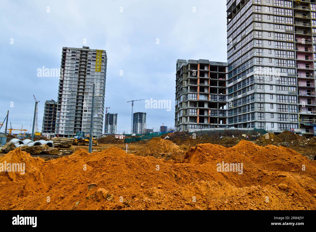 Construction of a large multi-storey comfortable concrete cement modern ...