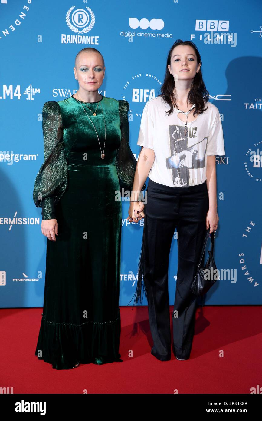 Samantha morton and her daughter hi-res stock photography and images ...