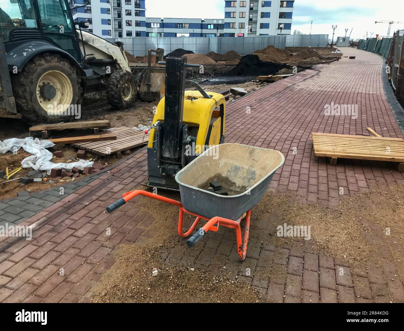 trolley for transporting heavy materials, concrete, bricks and sand ...