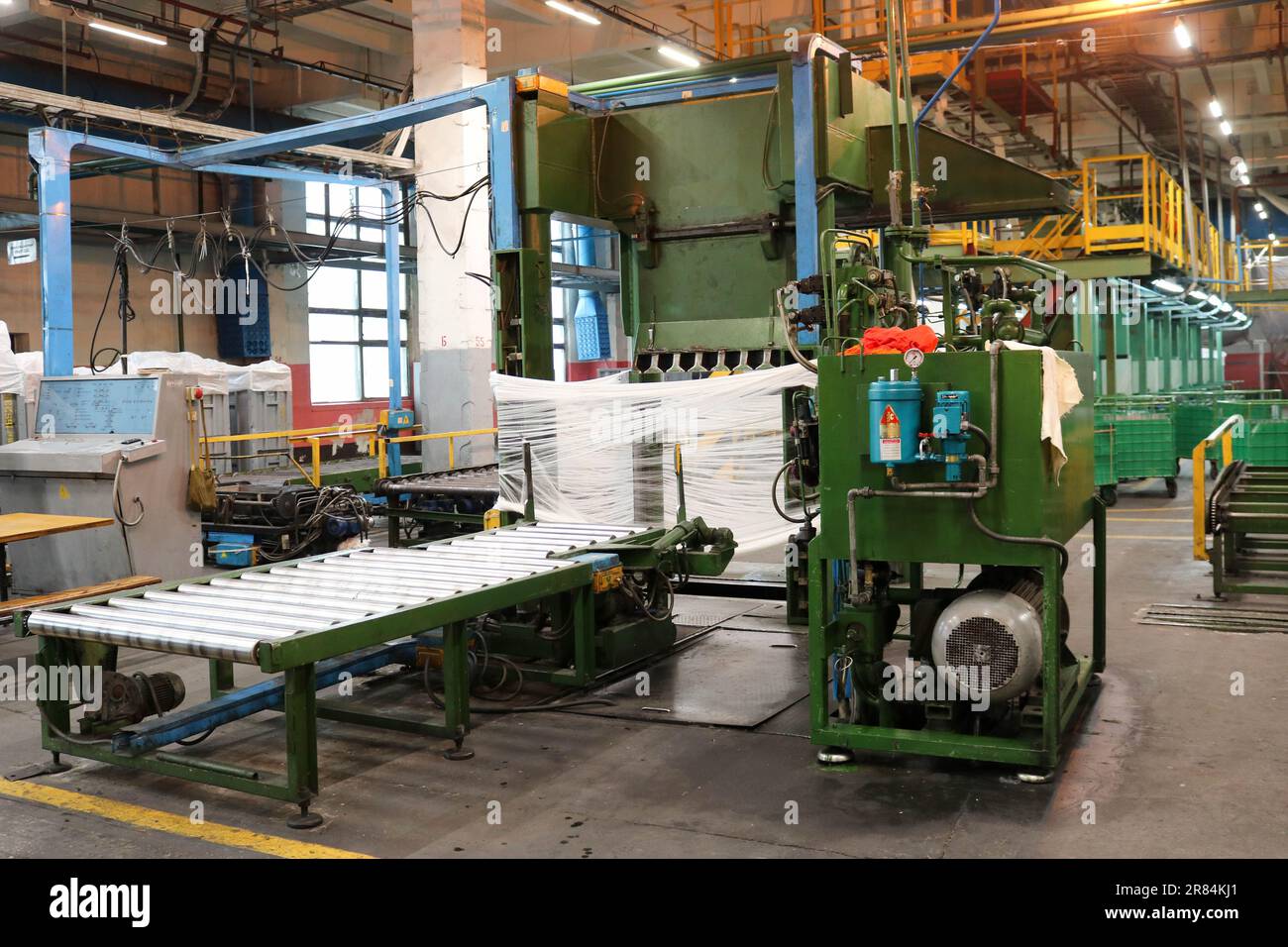 Line for packing and packaging of chemical, artificial, synthetic fiber ...