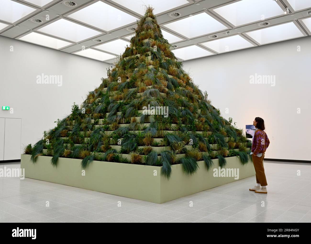 Diffirent forms of care are made visible throughout the exhibition ...