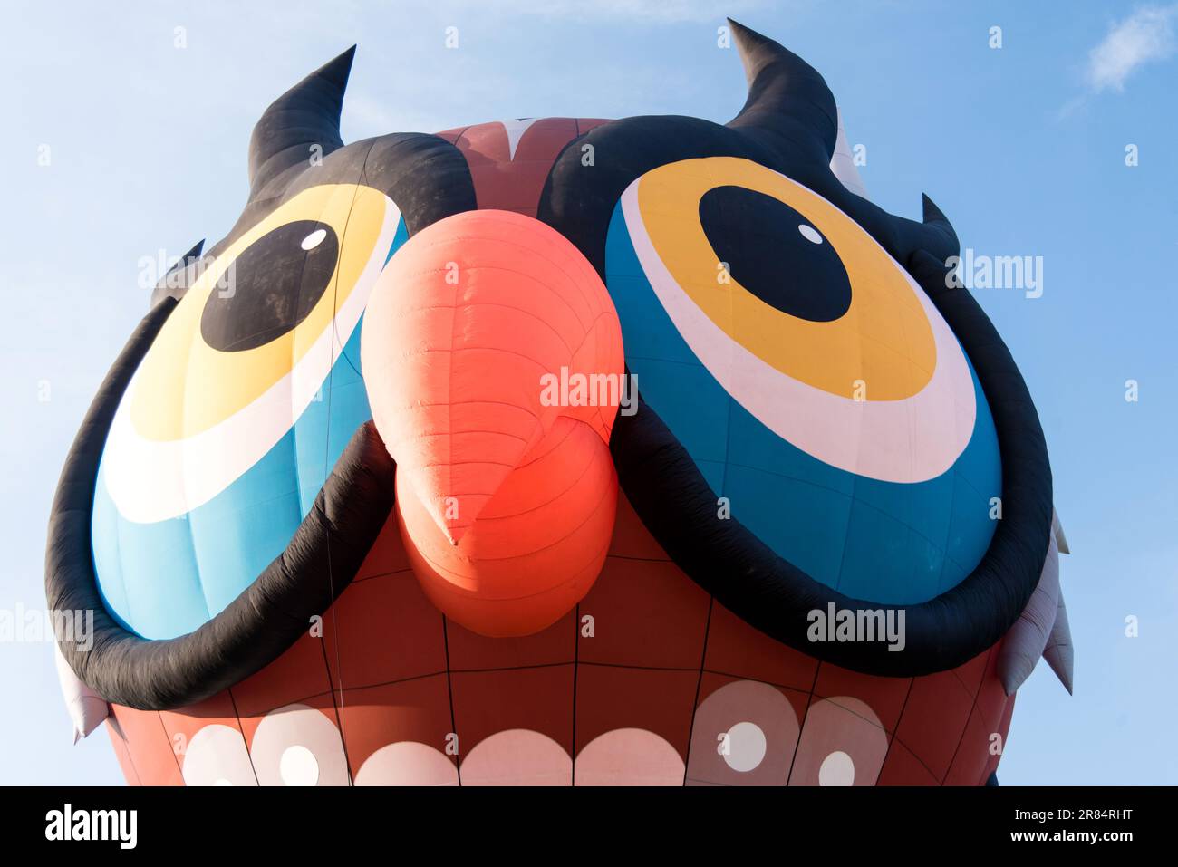 Owl hot air balloon hi-res stock photography and images - Alamy