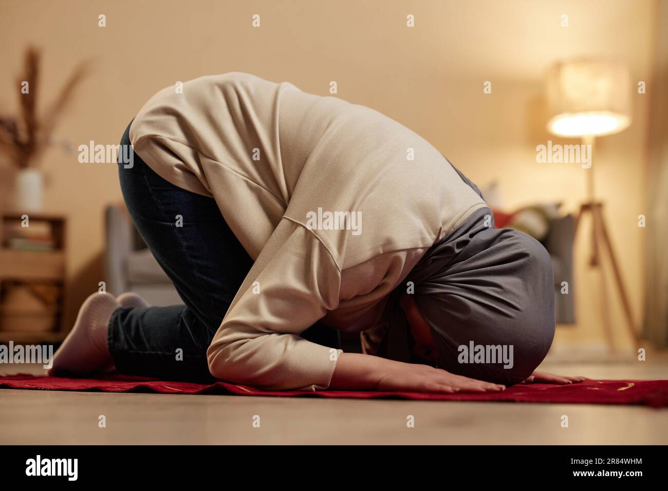 Woman kneeling to pray hi-res stock photography and images - Alamy