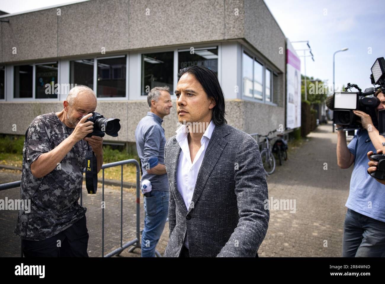 AMSTERDAM - Lawyer Guy Weski arrives at the court for the continuation ...